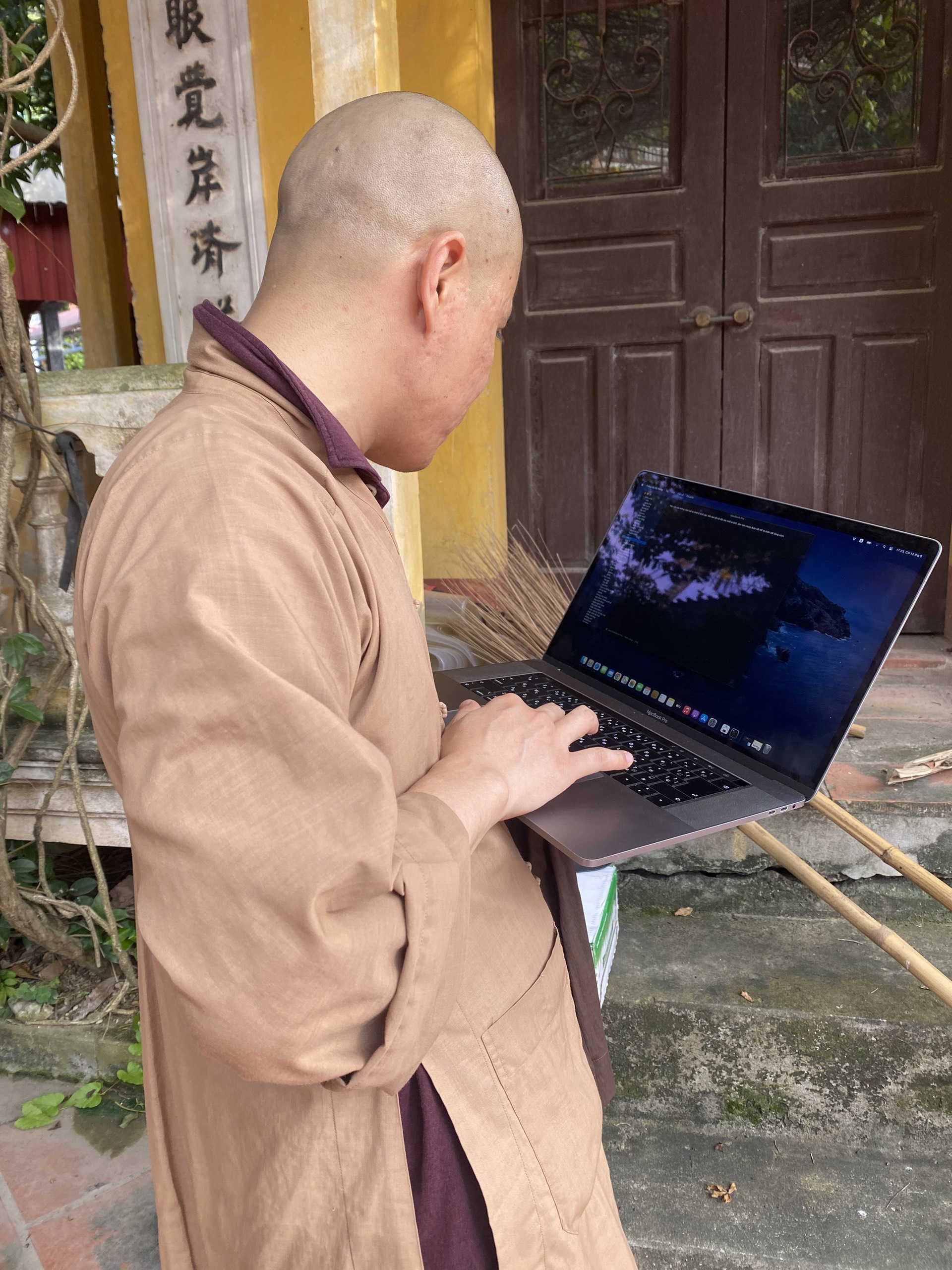 Trang chủ - Maccato - Macbook gì mà rẻ thế?